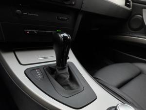 Melns BMW 320 2006 Rīga, ar dzinēja tilpumu 2.00 L un nobraukumu 305 tūkst. km par 3990 €, foto 29 vietnē AUTOMOTO.COM.LV