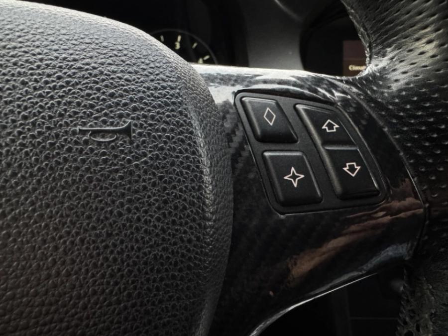 Melns BMW 320 2006 Rīga, ar dzinēja tilpumu 2.00 L un nobraukumu 305 tūkst. km par 3990 €, foto 32 vietnē AUTOMOTO.COM.LV