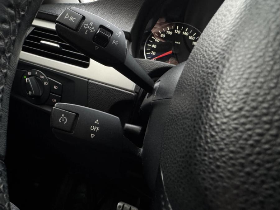 Melns BMW 320 2006 Rīga, ar dzinēja tilpumu 2.00 L un nobraukumu 305 tūkst. km par 3990 €, foto 34 vietnē AUTOMOTO.COM.LV