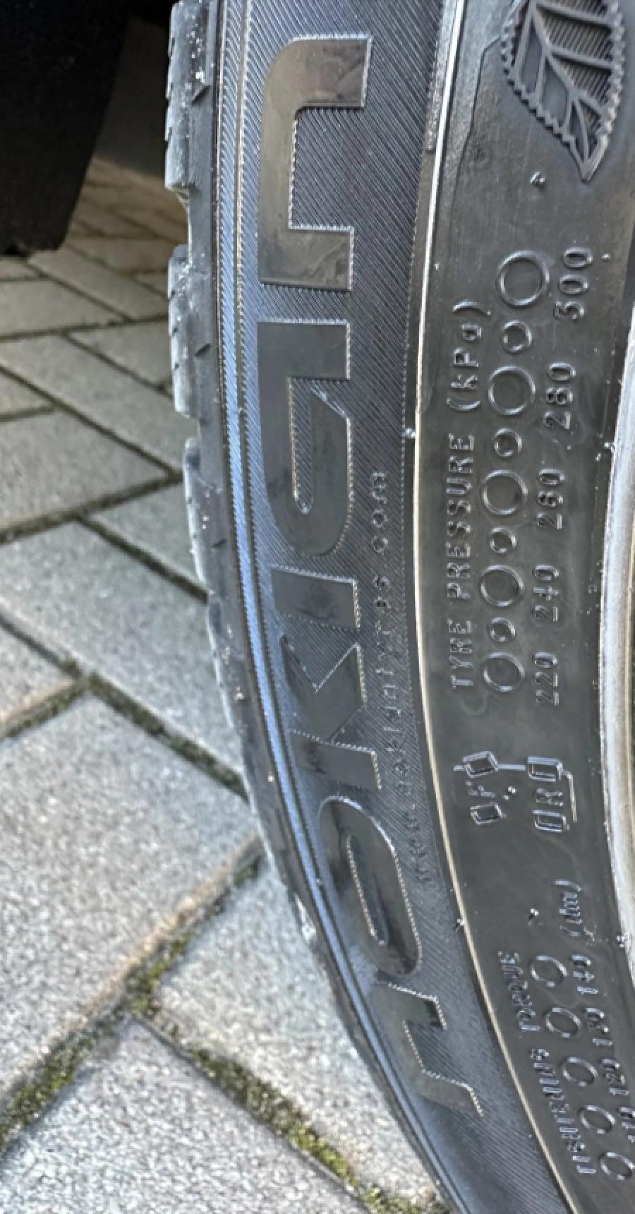 Melns BMW 320 2006 Rīga, ar dzinēja tilpumu 2.00 L un nobraukumu 328 tūkst. km par 3990 €, foto 4 vietnē AUTOMOTO.COM.LV