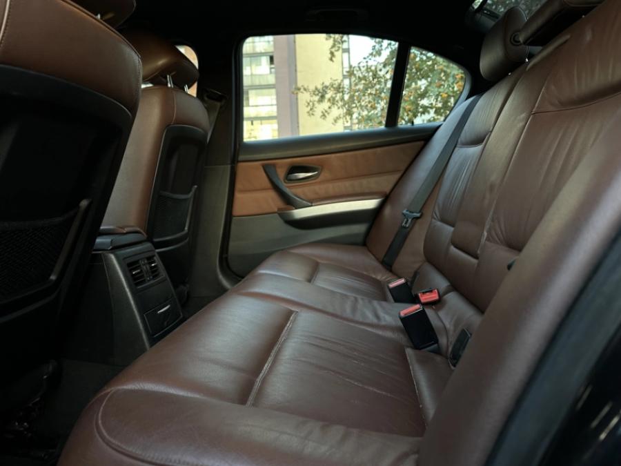 Melns BMW 320 2006 Rīga, ar dzinēja tilpumu 2.00 L un nobraukumu 328 tūkst. km par 3990 €, foto 8 vietnē AUTOMOTO.COM.LV