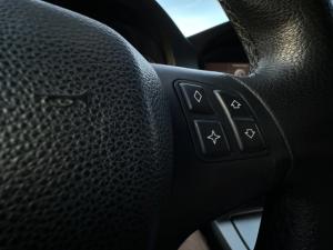 Melns BMW 320 2006 Rīga, ar dzinēja tilpumu 2.00 L un nobraukumu 328 tūkst. km par 3990 €, foto 19 vietnē AUTOMOTO.COM.LV