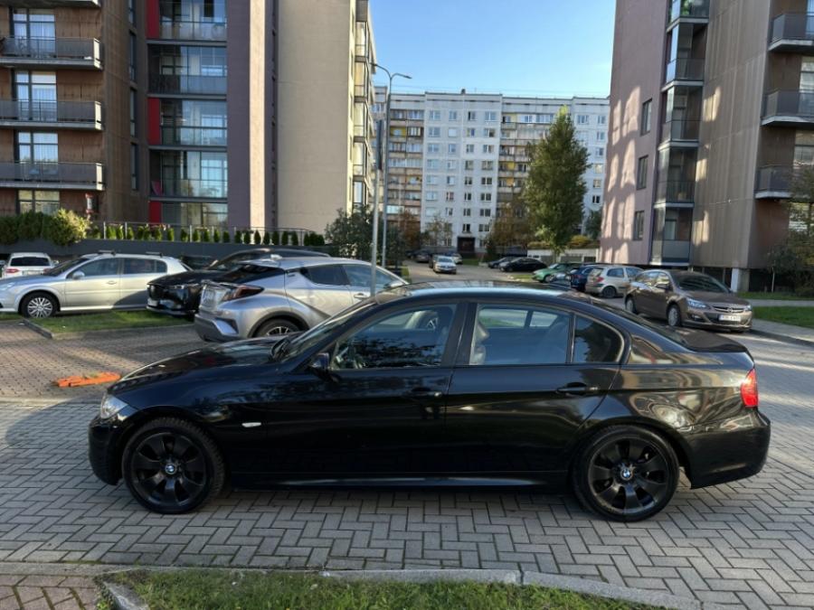 Melns BMW 320 2006 Rīga, ar dzinēja tilpumu 2.00 L un nobraukumu 328 tūkst. km par 3990 €, foto 25 vietnē AUTOMOTO.COM.LV