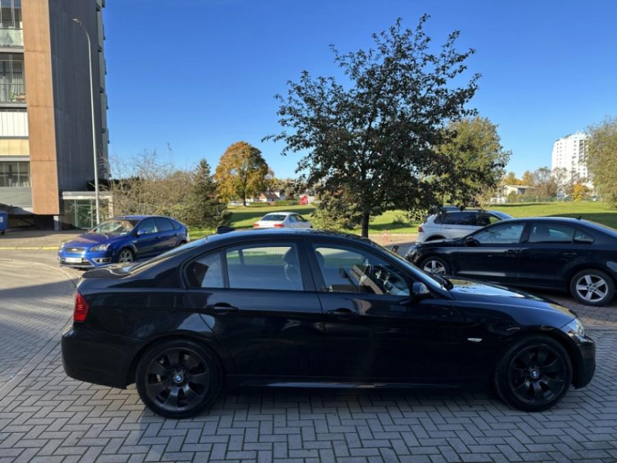 Melns BMW 320 2006 Rīga, ar dzinēja tilpumu 2.00 L un nobraukumu 328 tūkst. km par 3990 €, foto 27 vietnē AUTOMOTO.COM.LV