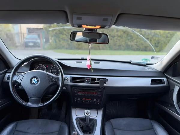 Black BMW 320 2006 in Riga, with an engine capacity of 2.00 L and mileage of 412 thousand km for 3700 €, photo 6 on AUTOMOTO.COM.LV
