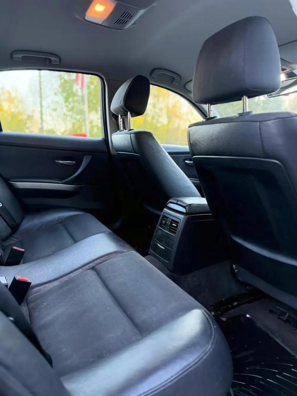Black BMW 320 2006 in Riga, with an engine capacity of 2.00 L and mileage of 412 thousand km for 3700 €, photo 7 on AUTOMOTO.COM.LV