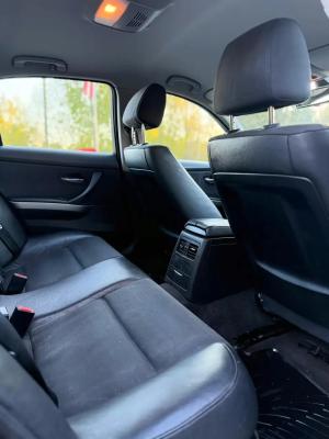 Black BMW 320 2006 in Riga, with an engine capacity of 2.00 L and mileage of 412 thousand km for 3700 €, photo 8 on AUTOMOTO.COM.LV