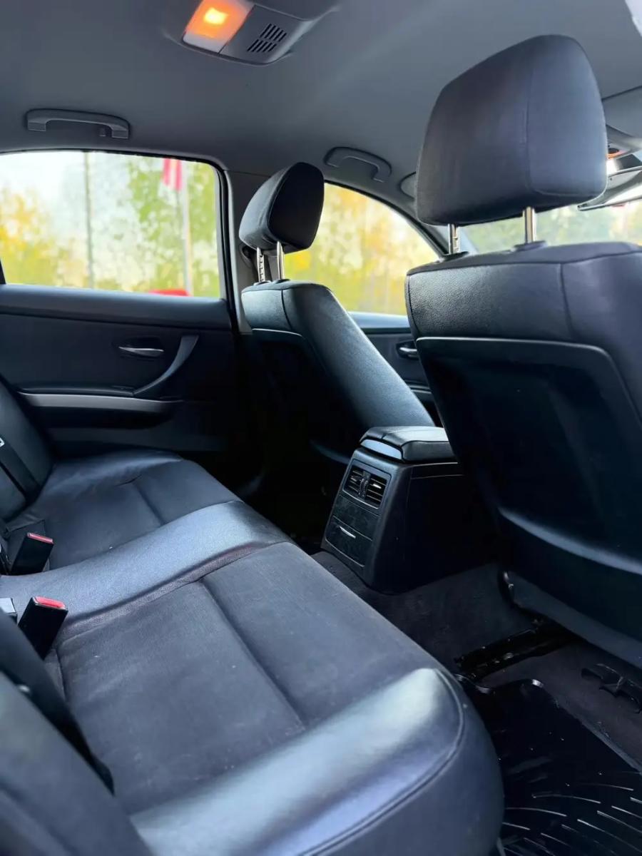 Black BMW 320 2006 in Riga, with an engine capacity of 2.00 L and mileage of 412 thousand km for 3700 €, photo 8 on AUTOMOTO.COM.LV