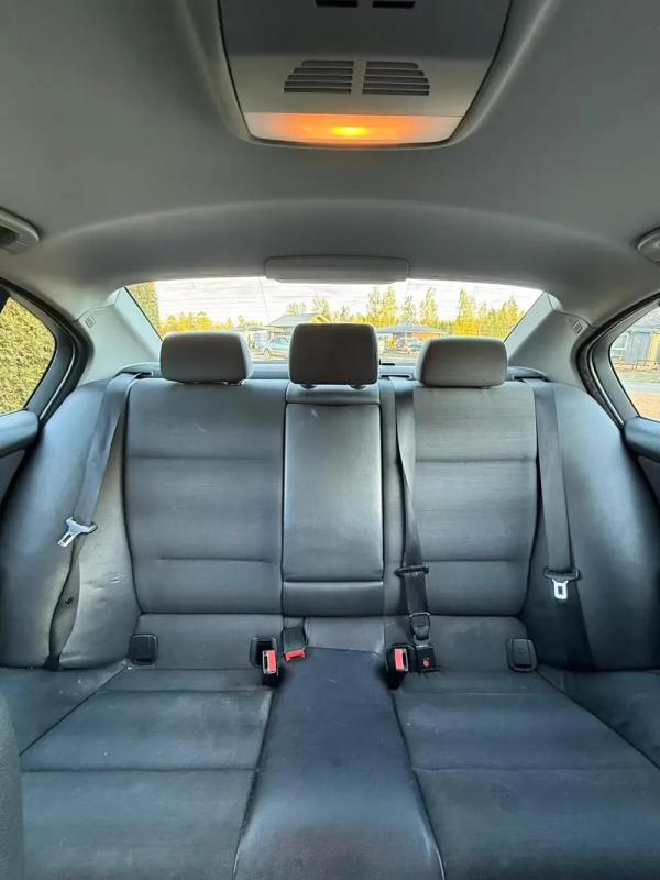 Black BMW 320 2006 in Riga, with an engine capacity of 2.00 L and mileage of 412 thousand km for 3700 €, photo 8 on AUTOMOTO.COM.LV