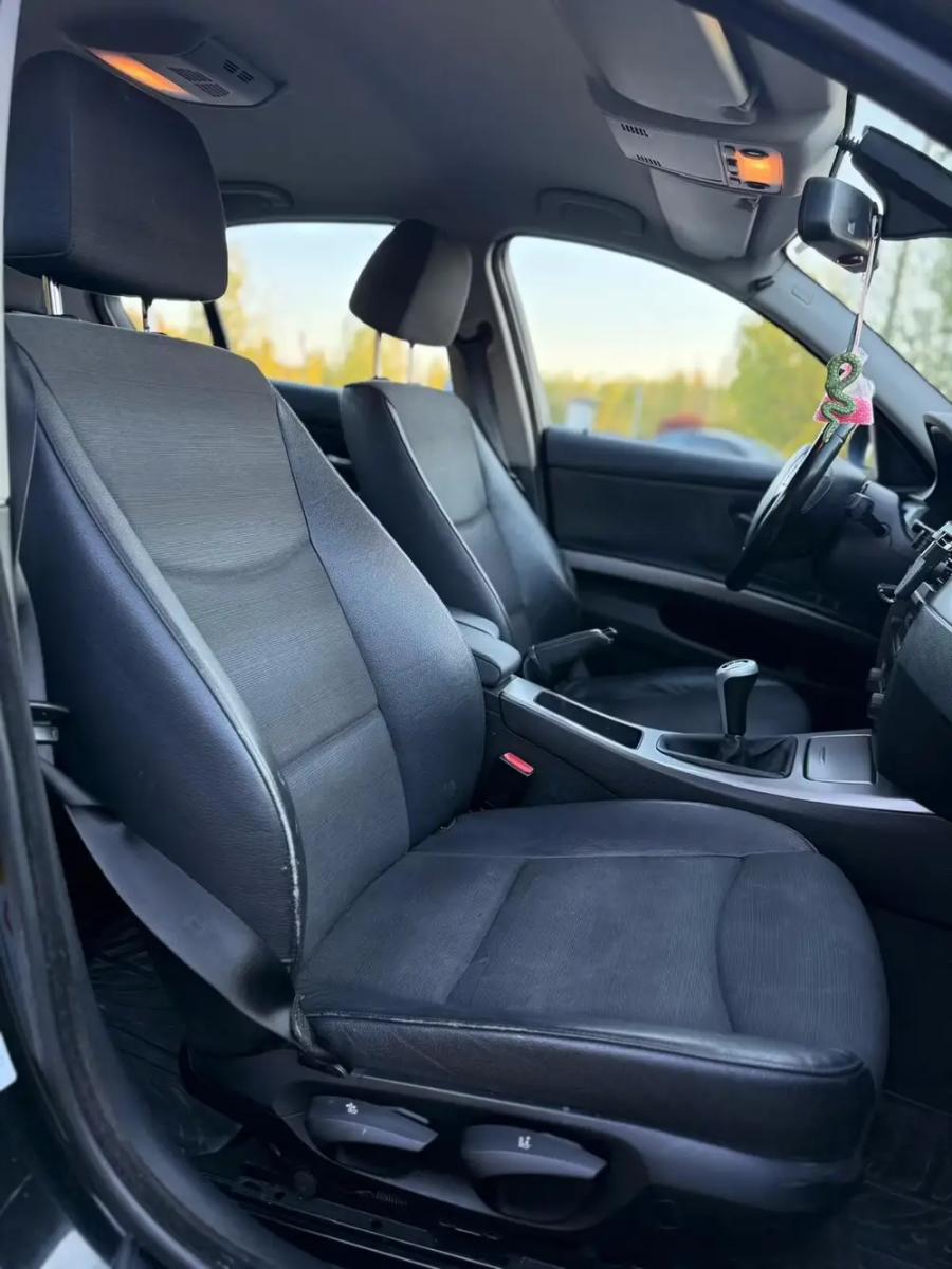 Black BMW 320 2006 in Riga, with an engine capacity of 2.00 L and mileage of 412 thousand km for 3700 €, photo 10 on AUTOMOTO.COM.LV