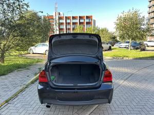 Black BMW 320 2006 in Riga, with an engine capacity of 2.00 L and mileage of 264 thousand km for 3990 €, photo 9 on AUTOMOTO.COM.LV