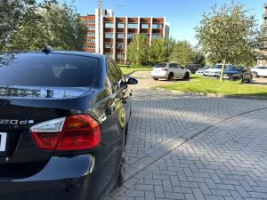 Black BMW 320 2006 in Riga, with an engine capacity of 2.00 L and mileage of 264 thousand km for 3990 €, photo 10 on AUTOMOTO.COM.LV