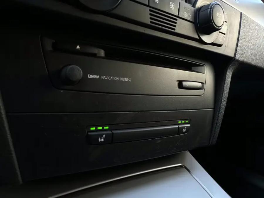 Black BMW 320 2006 in Riga, with an engine capacity of 2.00 L and mileage of 264 thousand km for 3990 €, photo 18 on AUTOMOTO.COM.LV