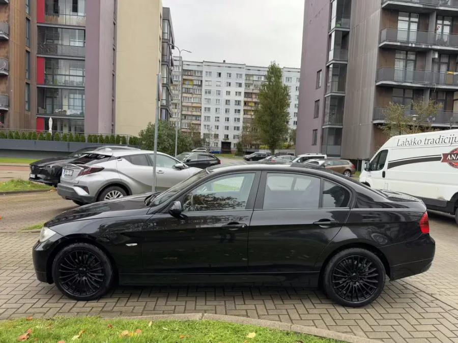 Black BMW 320 2006 in Riga, with an engine capacity of 2.00 L and mileage of 390 thousand km for 4490 €, photo 4 on AUTOMOTO.COM.LV