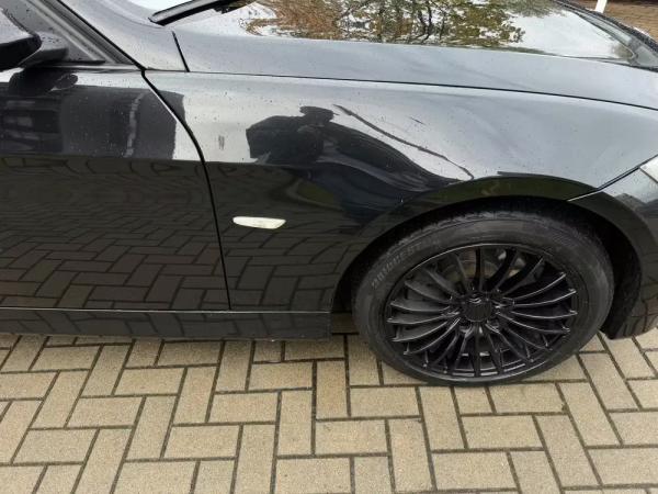 Black BMW 320 2006 in Riga, with an engine capacity of 2.00 L and mileage of 390 thousand km for 4490 €, photo 9 on AUTOMOTO.COM.LV