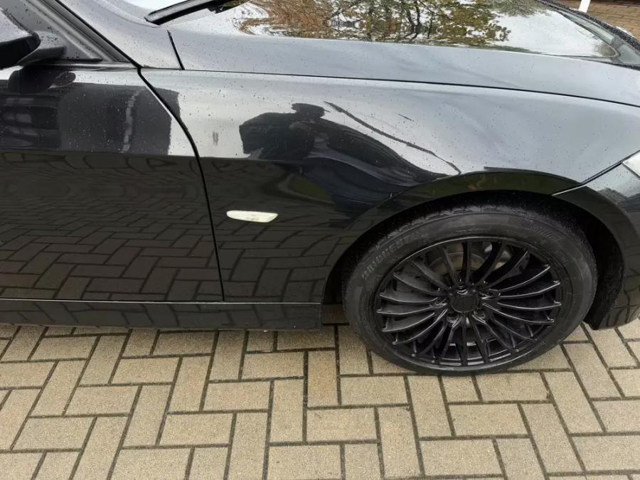 Black BMW 320 2006 in Riga, with an engine capacity of 2.00 L and mileage of 390 thousand km for 4490 €, photo 10 on AUTOMOTO.COM.LV