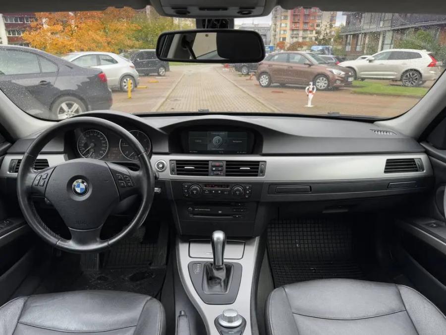 Black BMW 320 2006 in Riga, with an engine capacity of 2.00 L and mileage of 390 thousand km for 4490 €, photo 14 on AUTOMOTO.COM.LV