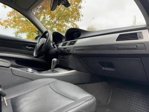 Black BMW 320 2006 in Riga, with an engine capacity of 2.00 L and mileage of 390 thousand km for 4490 €, photo 15 on AUTOMOTO.COM.LV