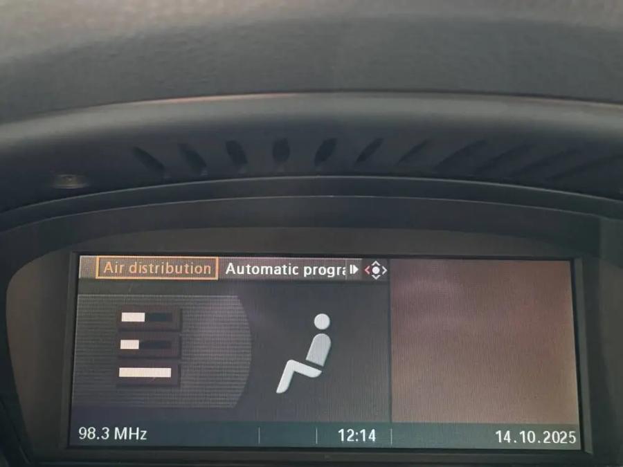 Black BMW 320 2006 in Riga, with an engine capacity of 2.00 L and mileage of 390 thousand km for 4490 €, photo 25 on AUTOMOTO.COM.LV
