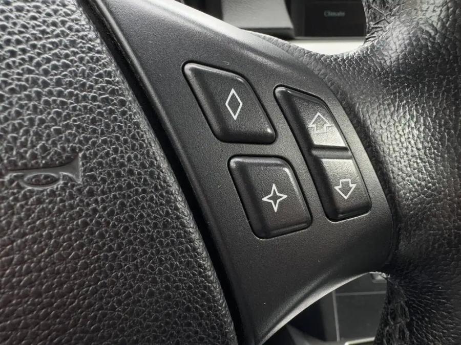 Black BMW 320 2006 in Riga, with an engine capacity of 2.00 L and mileage of 390 thousand km for 4490 €, photo 26 on AUTOMOTO.COM.LV