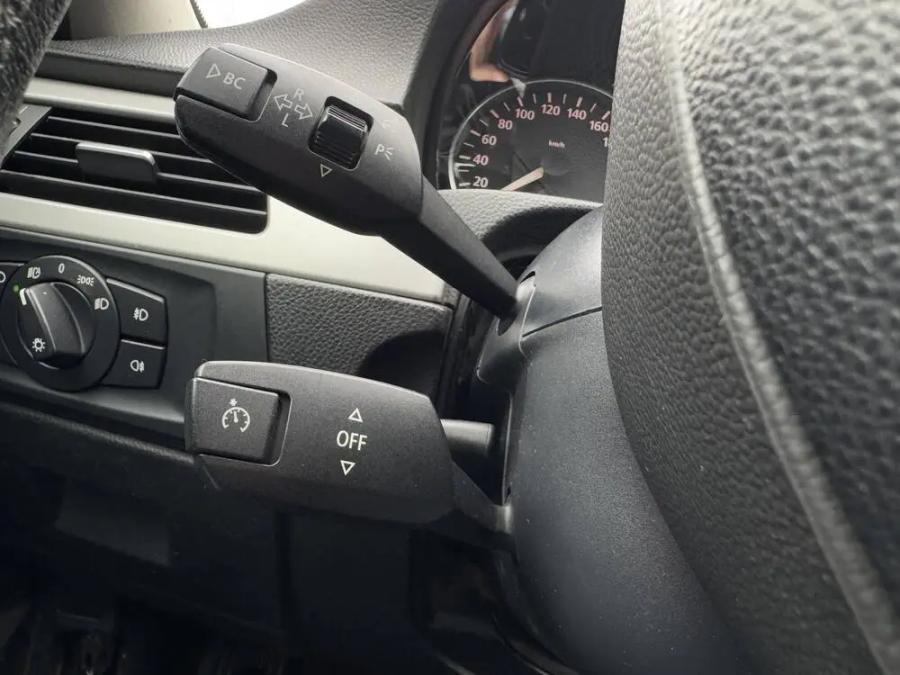 Black BMW 320 2006 in Riga, with an engine capacity of 2.00 L and mileage of 390 thousand km for 4490 €, photo 28 on AUTOMOTO.COM.LV
