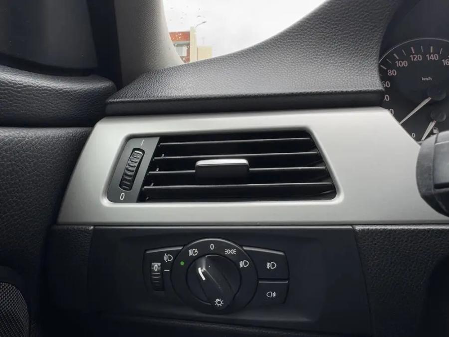 Black BMW 320 2006 in Riga, with an engine capacity of 2.00 L and mileage of 390 thousand km for 4490 €, photo 29 on AUTOMOTO.COM.LV