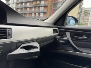 Black BMW 320 2006 in Riga, with an engine capacity of 2.00 L and mileage of 390 thousand km for 4490 €, photo 30 on AUTOMOTO.COM.LV
