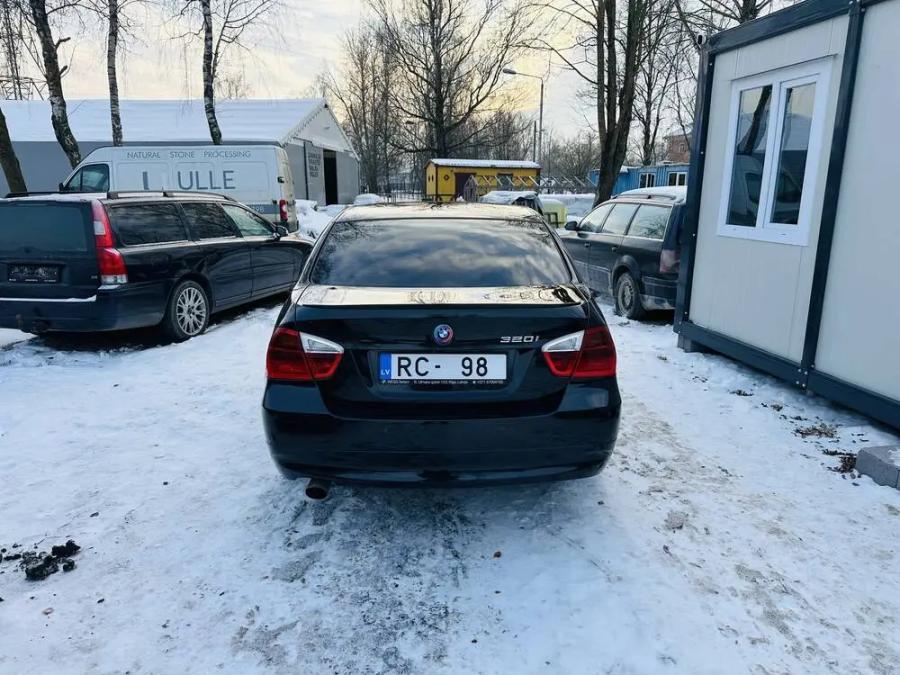 Black BMW 320 2006 in Riga, with an engine capacity of 2.00 L and mileage of 187 thousand km for 3990 €, photo 6 on AUTOMOTO.COM.LV
