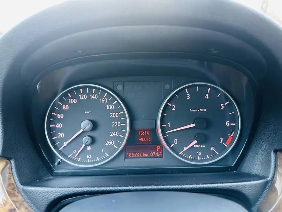 Black BMW 320 2006 in Riga, with an engine capacity of 2.00 L and mileage of 187 thousand km for 3990 €, photo 14 on AUTOMOTO.COM.LV