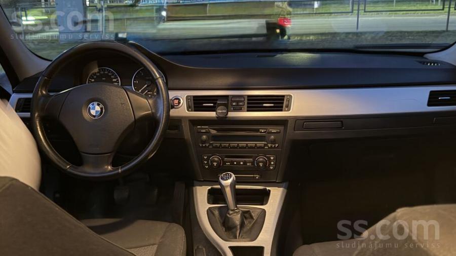 Black BMW 320 2006 in Riga, with an engine capacity of 2.00 L and mileage of 264 thousand km for 3800 €, photo 3 on AUTOMOTO.COM.LV