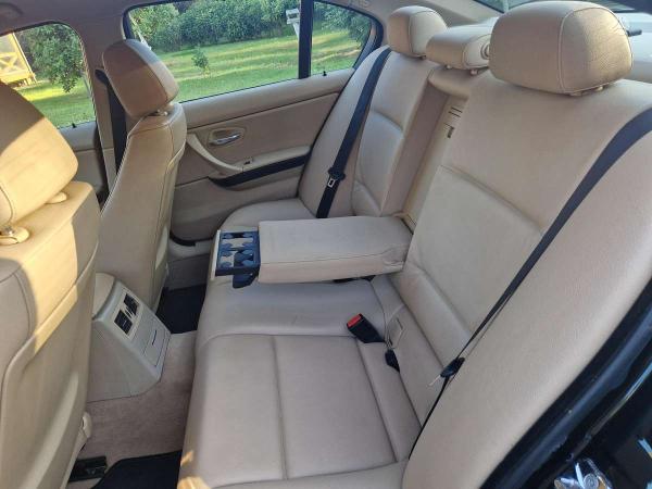 Melns BMW 320 2006 Šauļi, ar dzinēja tilpumu 2.00 L un nobraukumu 430 tūkst. km par 2750 €, foto 7 vietnē AUTOMOTO.COM.LV