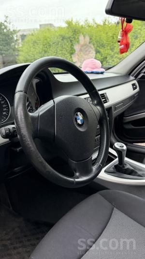 Black BMW 320 2006 in Riga, with an engine capacity of 2.00 L and mileage of 264 thousand km for 3600 €, photo 6 on AUTOMOTO.COM.LV