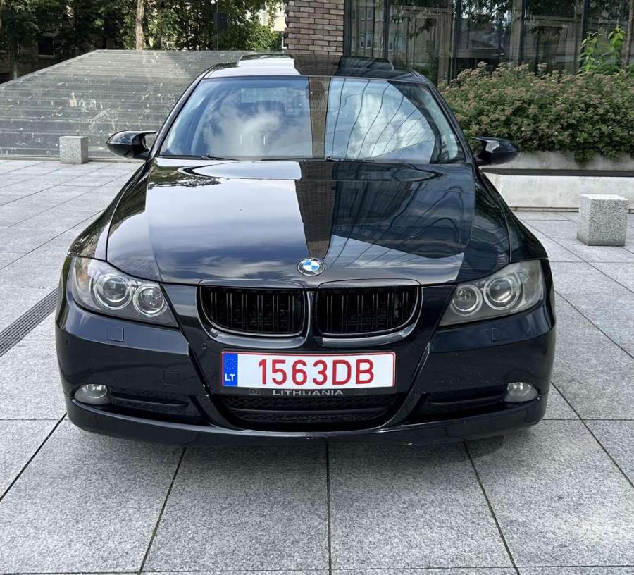 Melns BMW 320 2006 Viļņa, ar dzinēja tilpumu 2.00 L un nobraukumu 377 tūkst. km par 1950 €, foto 3 vietnē AUTOMOTO.COM.LV