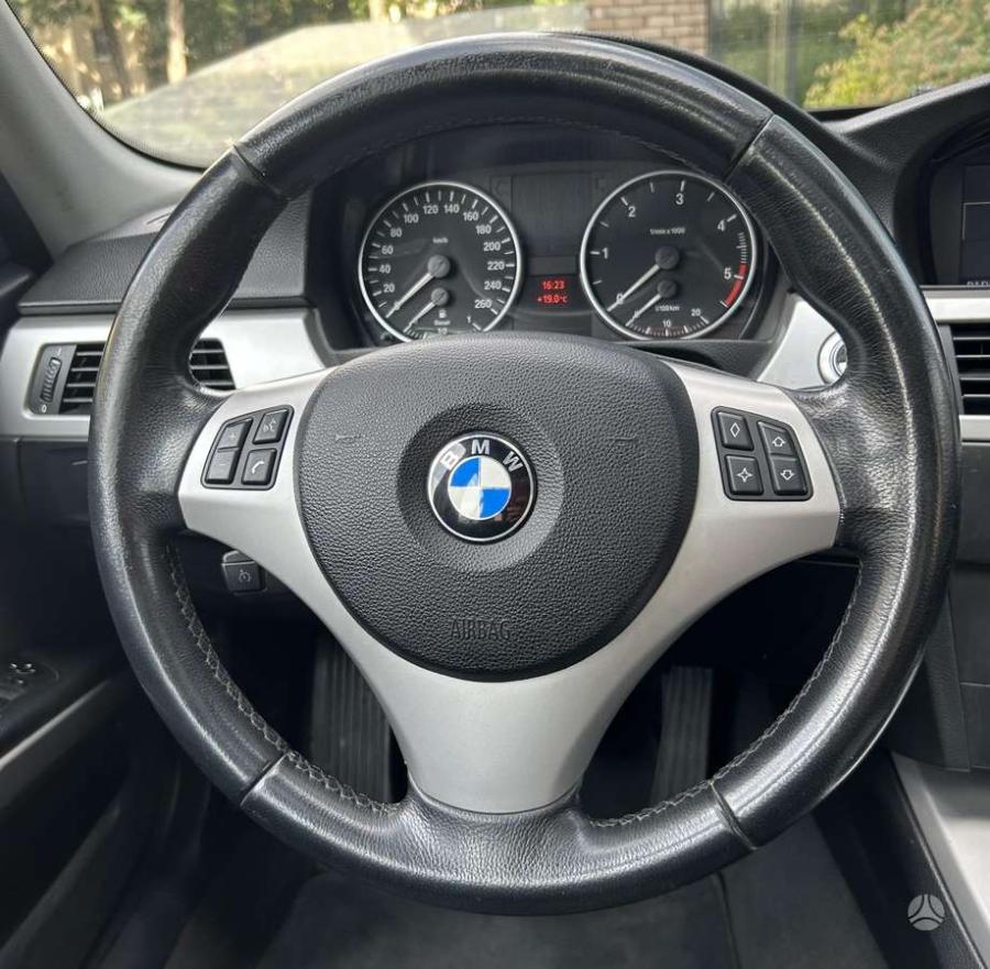 Melns BMW 320 2006 Viļņa, ar dzinēja tilpumu 2.00 L un nobraukumu 377 tūkst. km par 1950 €, foto 14 vietnē AUTOMOTO.COM.LV