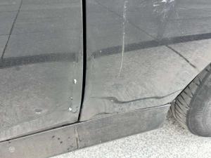 Melns BMW 320 2006 Viļņa, ar dzinēja tilpumu 2.00 L un nobraukumu 377 tūkst. km par 1950 €, foto 17 vietnē AUTOMOTO.COM.LV