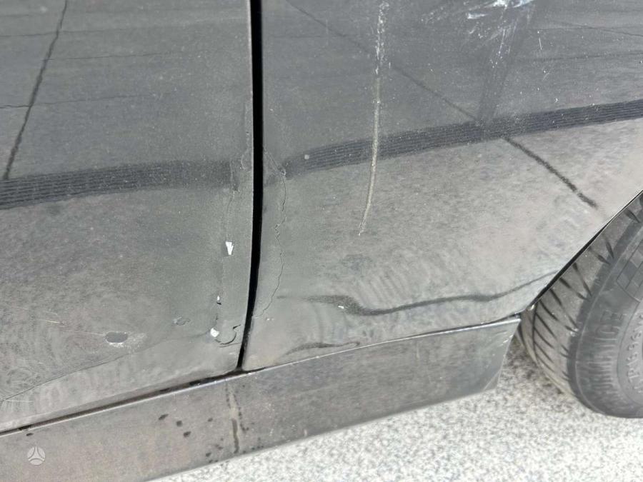 Melns BMW 320 2006 Viļņa, ar dzinēja tilpumu 2.00 L un nobraukumu 377 tūkst. km par 1950 €, foto 17 vietnē AUTOMOTO.COM.LV