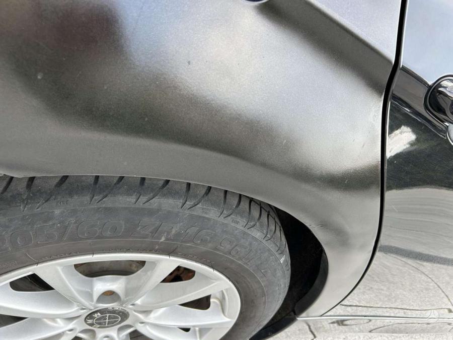 Melns BMW 320 2006 Viļņa, ar dzinēja tilpumu 2.00 L un nobraukumu 377 tūkst. km par 1950 €, foto 18 vietnē AUTOMOTO.COM.LV