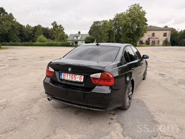 Черный БМВ 320 2006 в Лиепая, объемом двигателя 2.00 л и пробегом 247 тыс. км за 2200 €, фото 4 на AUTOMOTO.COM.LV