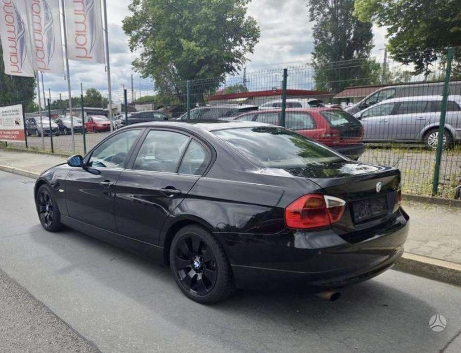 Melns BMW 320 2006 Kauņa, ar dzinēja tilpumu 2.00 L un nobraukumu 266 tūkst. km par 3700 €, foto 7 vietnē AUTOMOTO.COM.LV