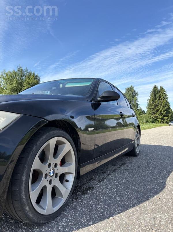 Black BMW 320 2006 in Riga, with an engine capacity of 2.00 L and mileage of 370 thousand km for 3950 €, photo 6 on AUTOMOTO.COM.LV