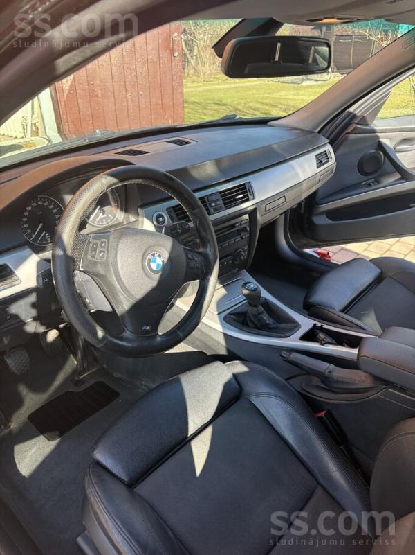 Black BMW 320 2006 in Riga, with an engine capacity of 2.00 L and mileage of 370 thousand km for 3950 €, photo 8 on AUTOMOTO.COM.LV