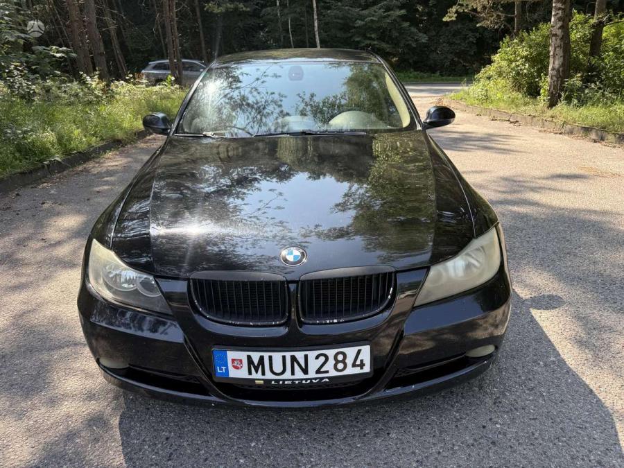 Black BMW 320 2006 in Vilnius, with an engine capacity of 2.00 L and mileage of 299 thousand km for 2500 €, photo 3 on AUTOMOTO.COM.LV