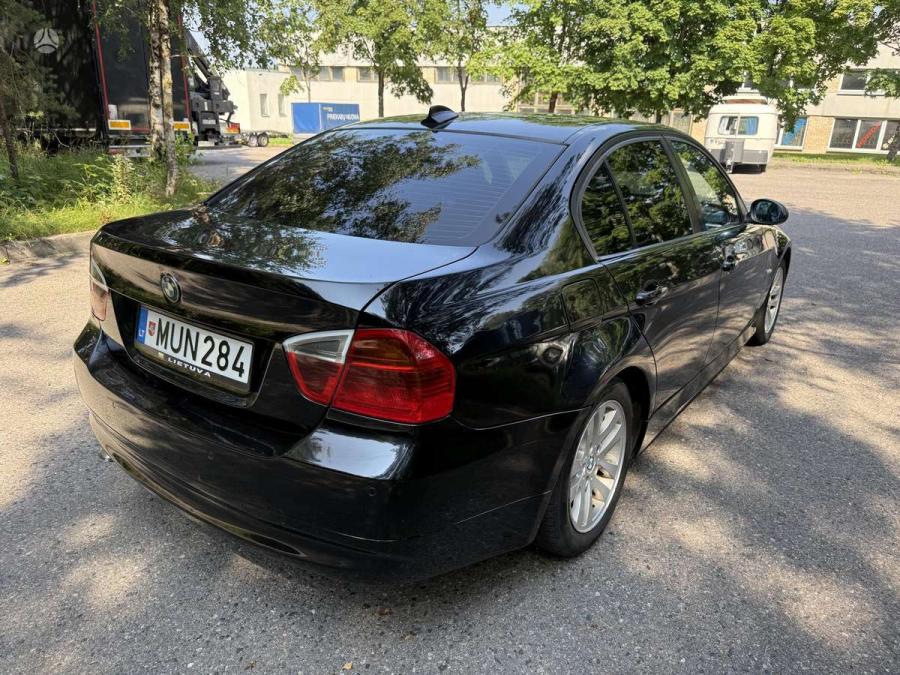 Black BMW 320 2006 in Vilnius, with an engine capacity of 2.00 L and mileage of 299 thousand km for 2500 €, photo 6 on AUTOMOTO.COM.LV