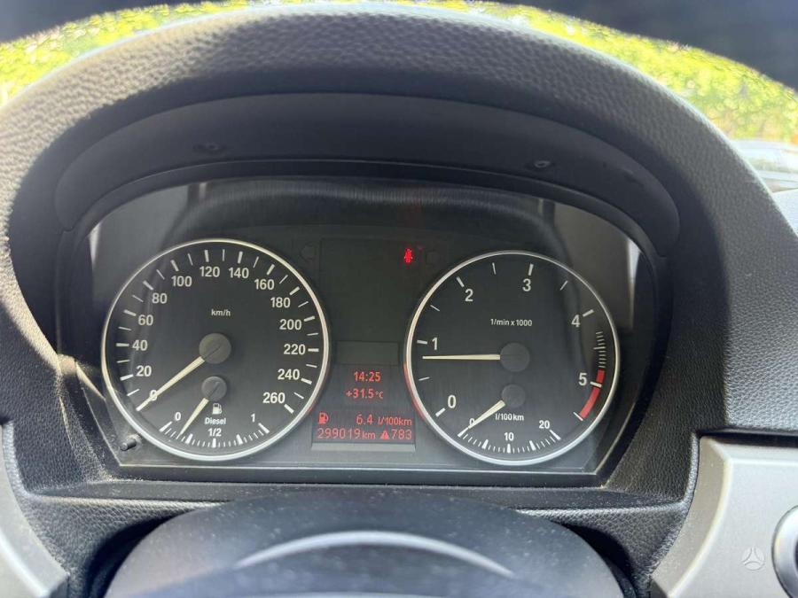 Black BMW 320 2006 in Vilnius, with an engine capacity of 2.00 L and mileage of 299 thousand km for 2500 €, photo 11 on AUTOMOTO.COM.LV