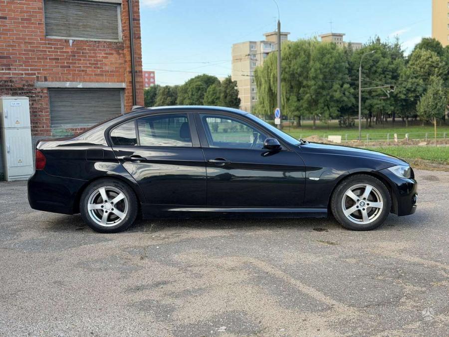 Melns BMW 320 2006 Kauņa, ar dzinēja tilpumu 2.00 L un nobraukumu 337 tūkst. km par 4900 €, foto 5 vietnē AUTOMOTO.COM.LV