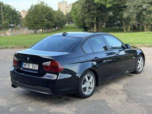 Melns BMW 320 2006 Kauņa, ar dzinēja tilpumu 2.00 L un nobraukumu 337 tūkst. km par 4900 €, foto 6 vietnē AUTOMOTO.COM.LV