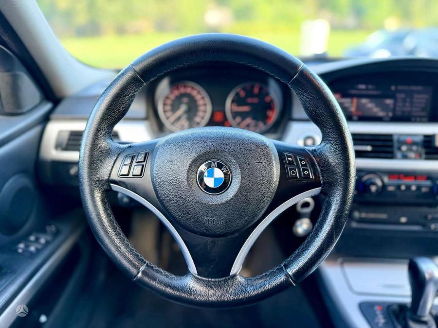 Melns BMW 320 2006 Kauņa, ar dzinēja tilpumu 2.00 L un nobraukumu 337 tūkst. km par 4900 €, foto 17 vietnē AUTOMOTO.COM.LV