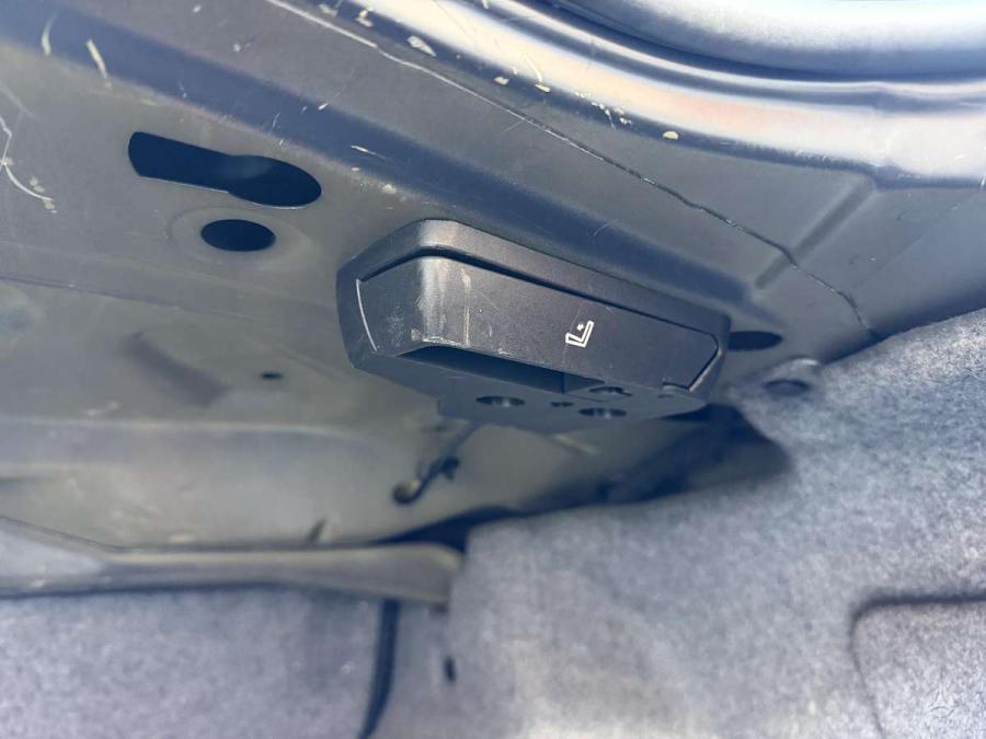 Melns BMW 320 2006 Kauņa, ar dzinēja tilpumu 2.00 L un nobraukumu 337 tūkst. km par 4900 €, foto 25 vietnē AUTOMOTO.COM.LV