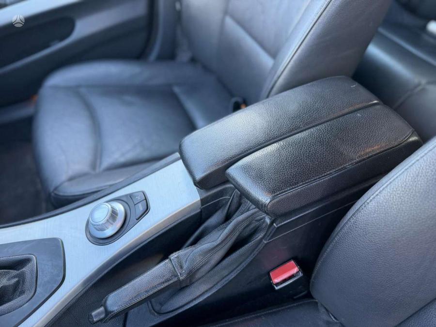 Melns BMW 320 2006 Kauņa, ar dzinēja tilpumu 2.00 L un nobraukumu 337 tūkst. km par 4900 €, foto 26 vietnē AUTOMOTO.COM.LV