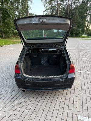 Black BMW 320 2006 in Riga, with an engine capacity of 2.00 L and mileage of 380 thousand km for 2200 €, photo 7 on AUTOMOTO.COM.LV
